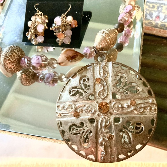 Erica Lyons | Jewelry | Stunning Statement Necklace Pale Gold Disc ...